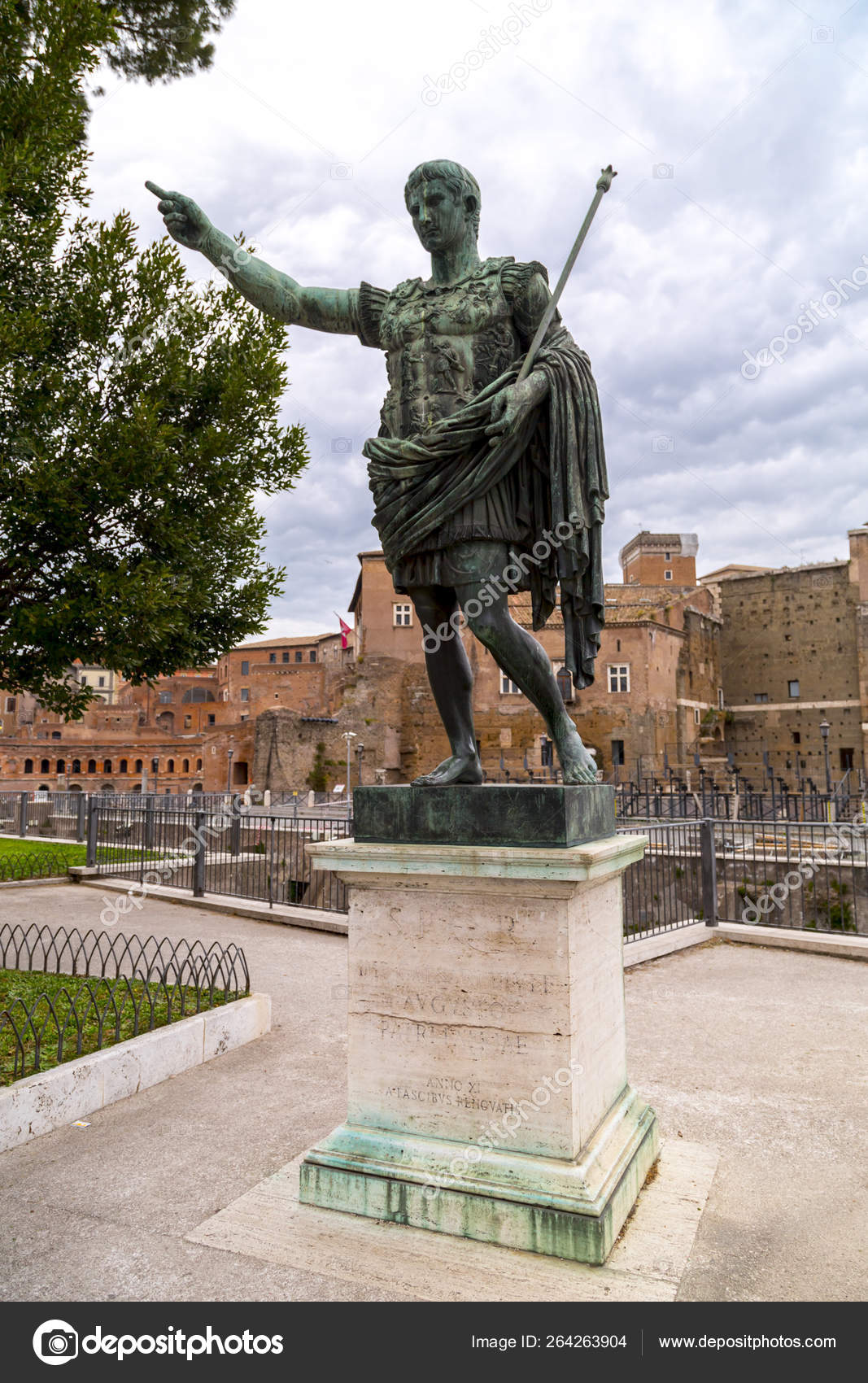 Statue of Julius Caesar and the ancient forum on the background – Stock ...