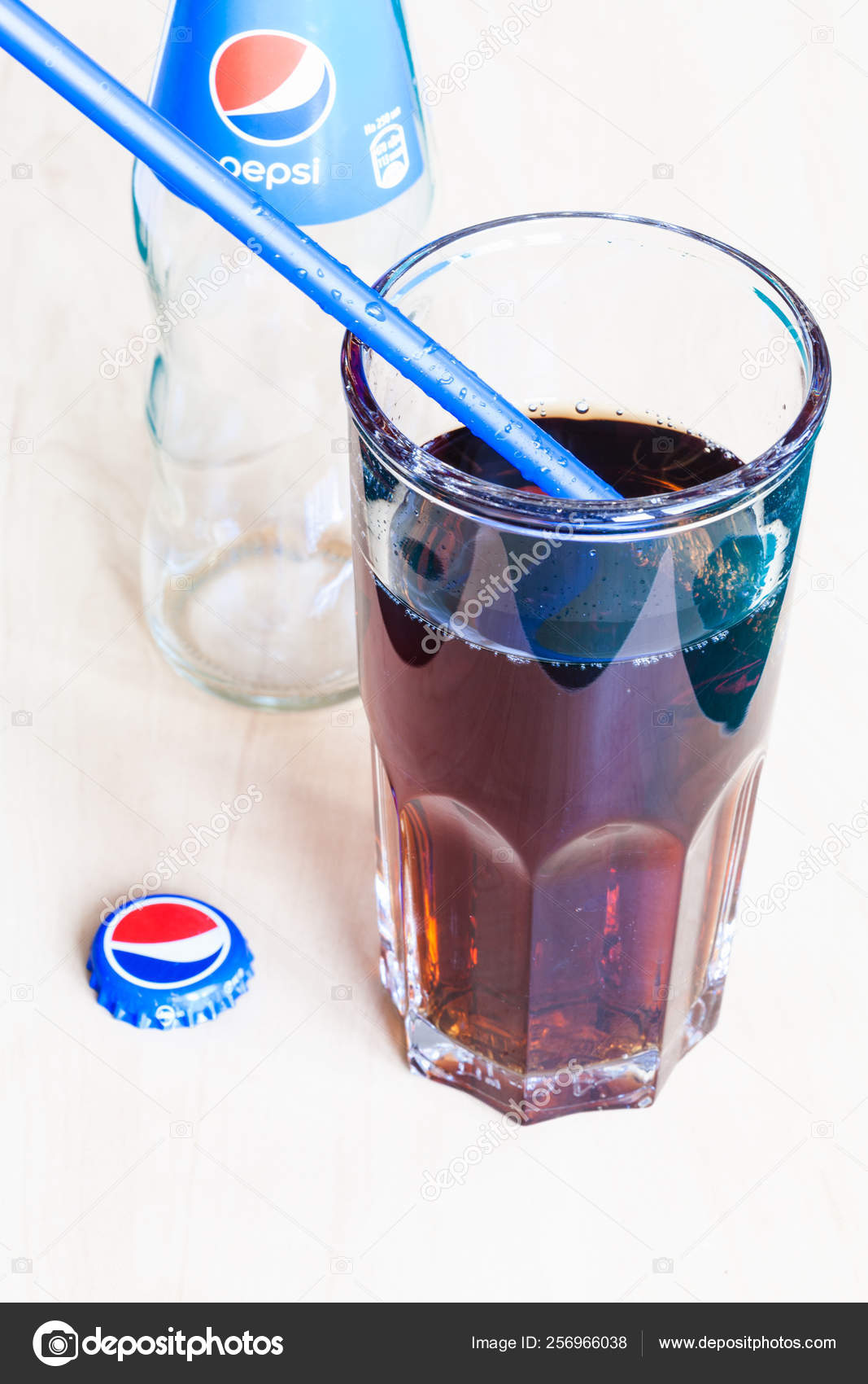 Pepsi drink in glass, crown cap and empty bottle – Stock Editorial ...