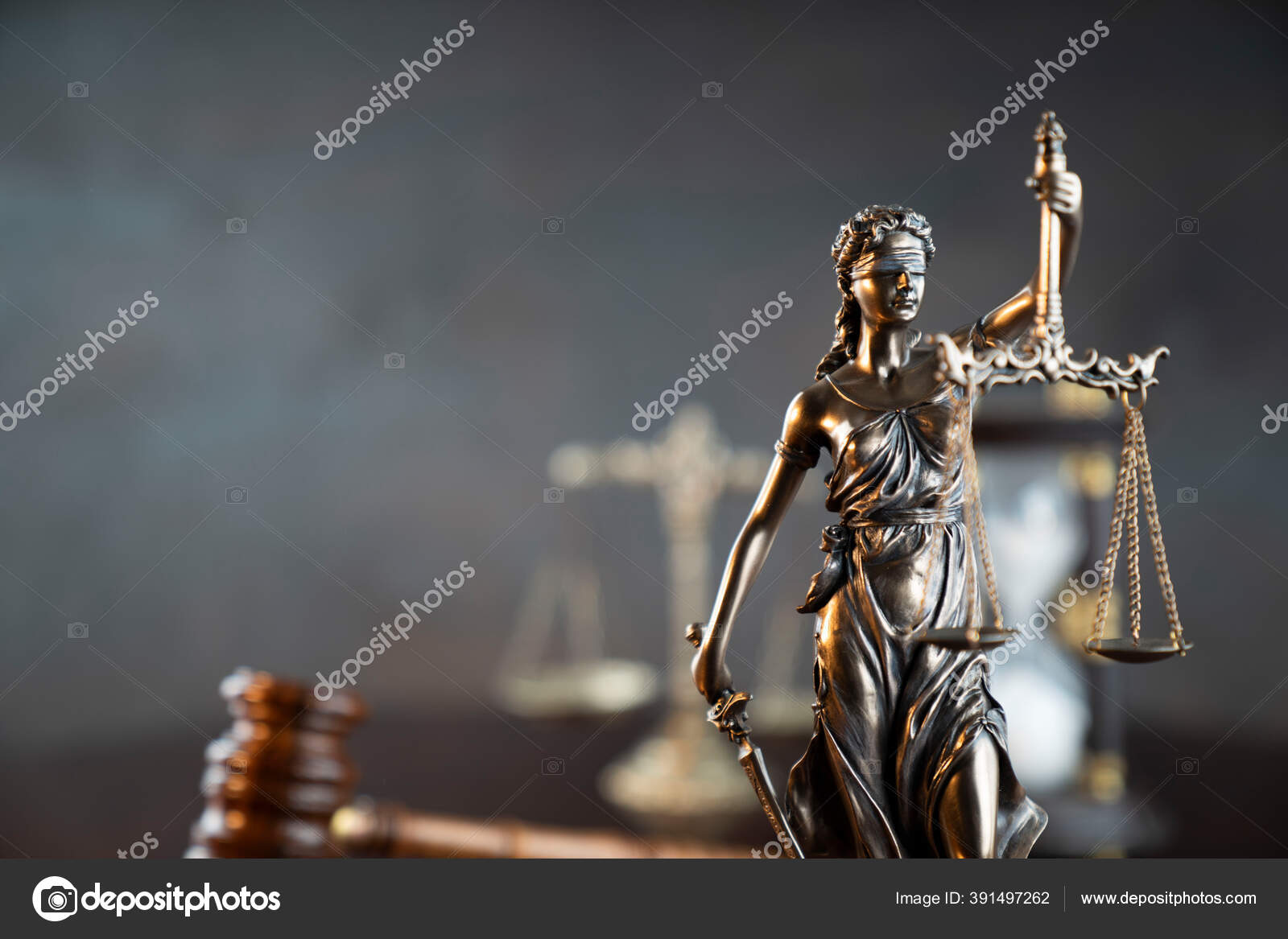 Composición Los Símbolos Legales Estatua Themis Martillo Los Jueces ...