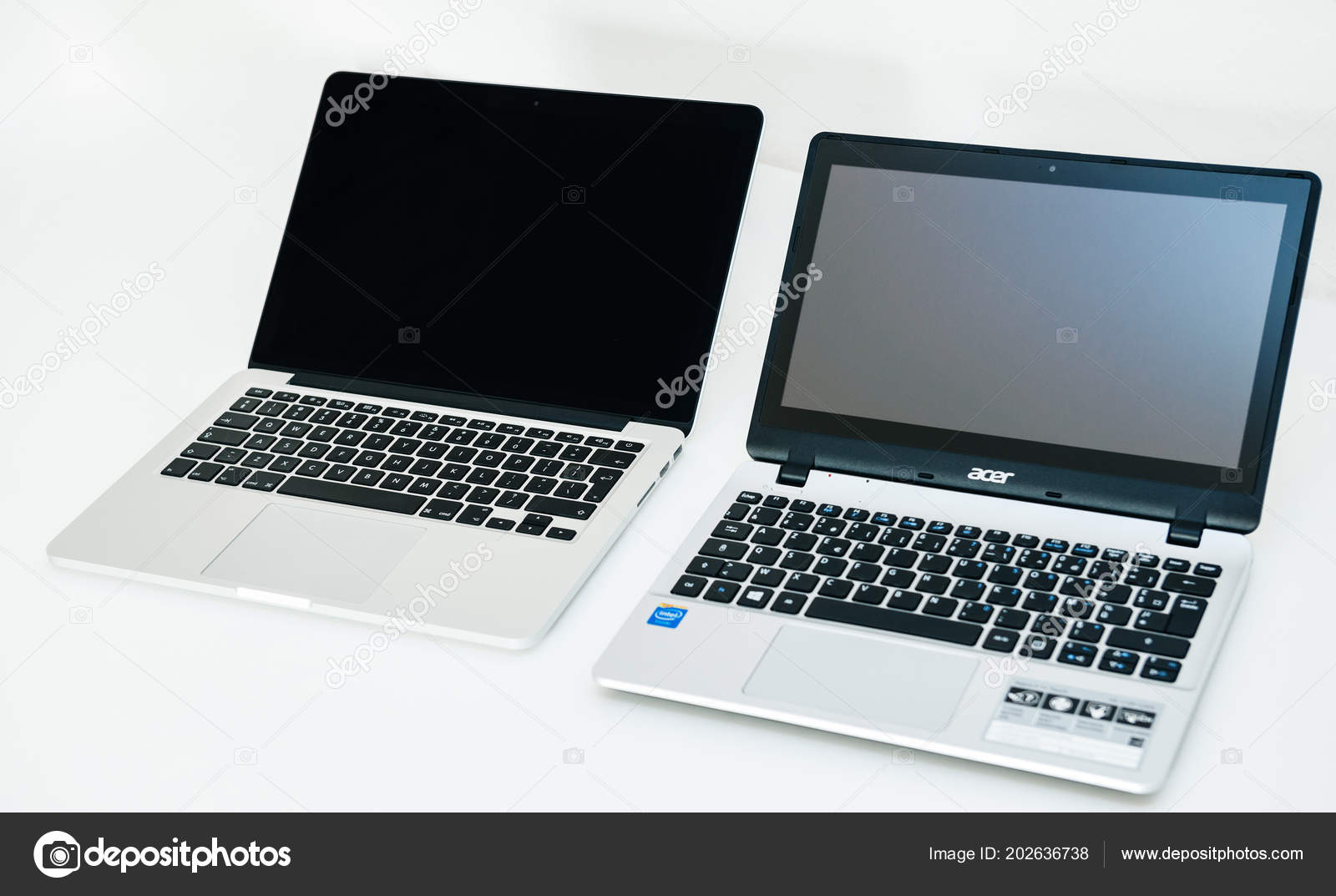 Apple Mac Book pro and Acer Aspire laptop – Stock Editorial Photo ...