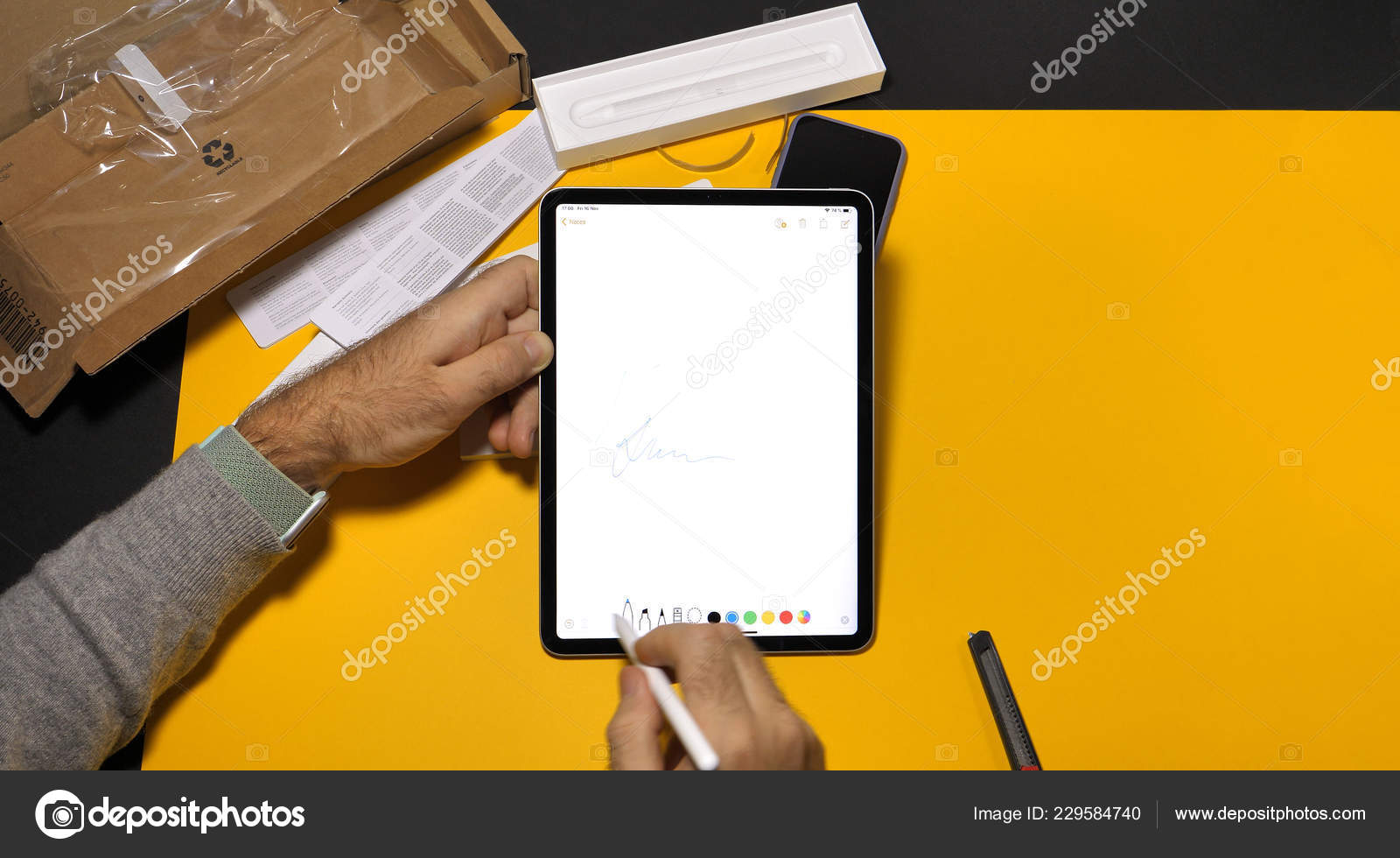 Man drawing on latest iPad Pro and Apple Pencil – Stock Editorial Photo ...
