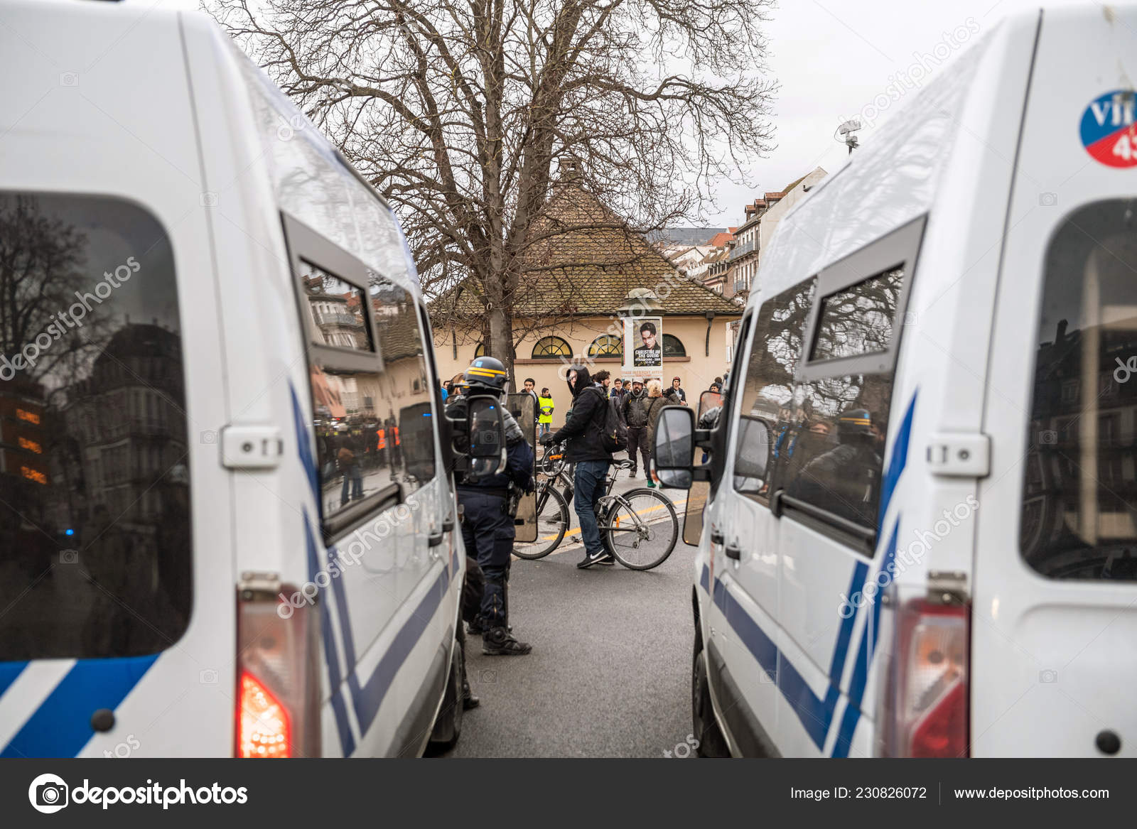 Police officers securing the zone in front of Yellow Jackets Gil ...