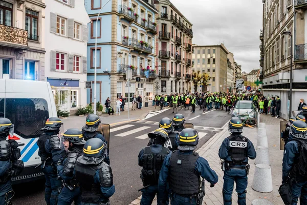 Police officers securing the zone in front of Yellow Jackets Gil ...