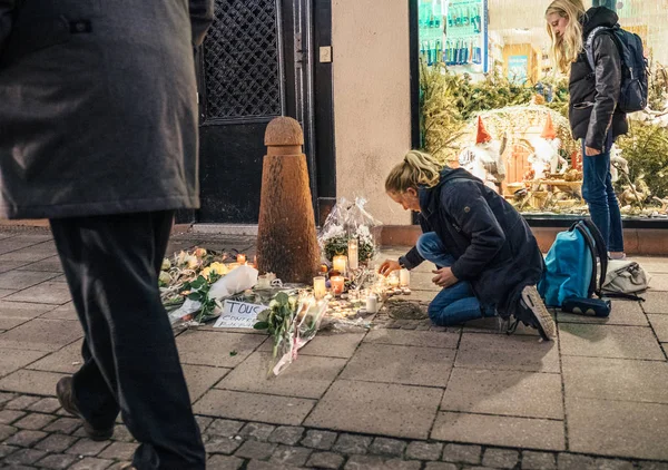 Paying tribute Stock Photos, Royalty Free Paying tribute Images ...