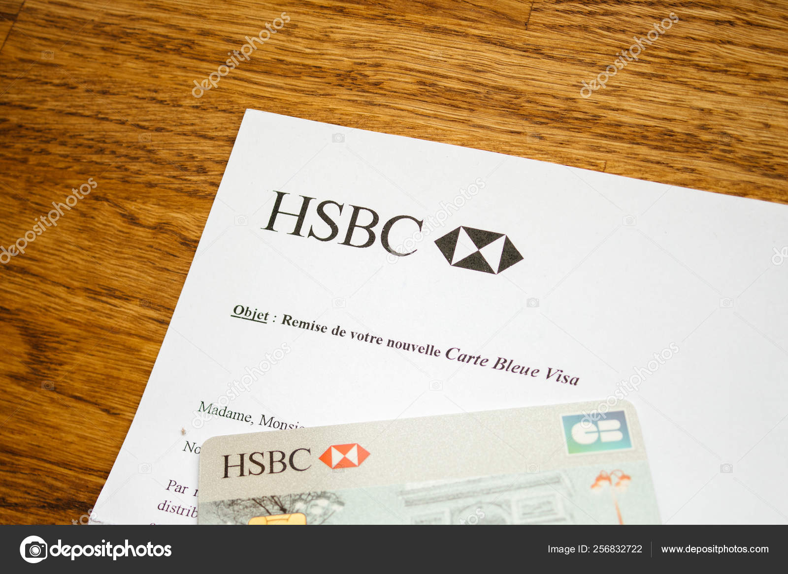 Nueva tarjeta de débito Visa HSBC — Foto editorial de stock ...