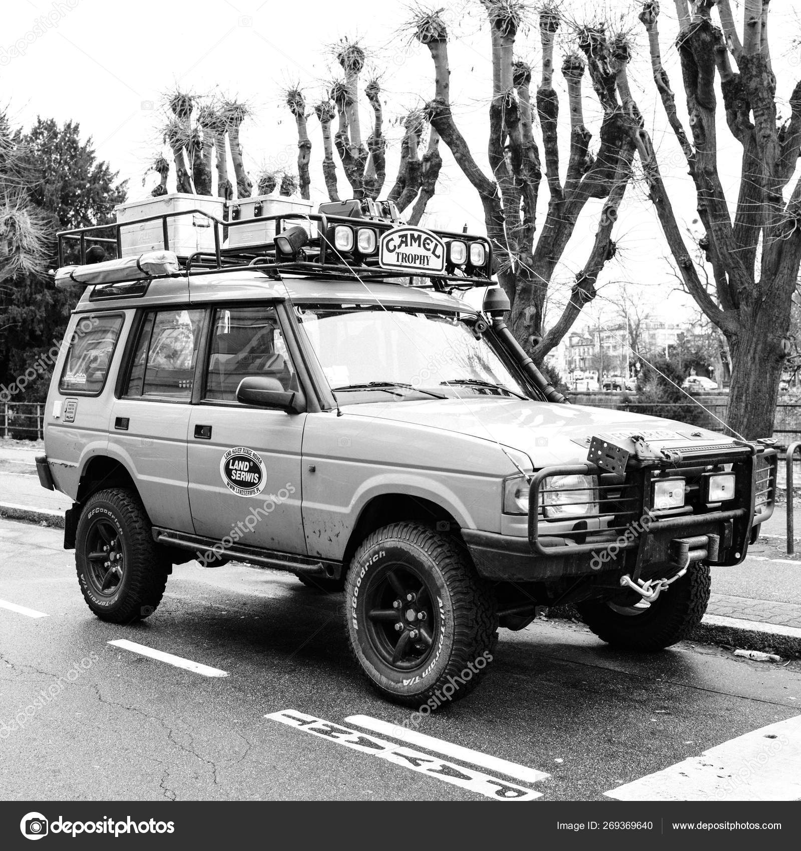 Vintage yellow Land Rover Defender Camel Trophy – Stock Editorial Photo ...