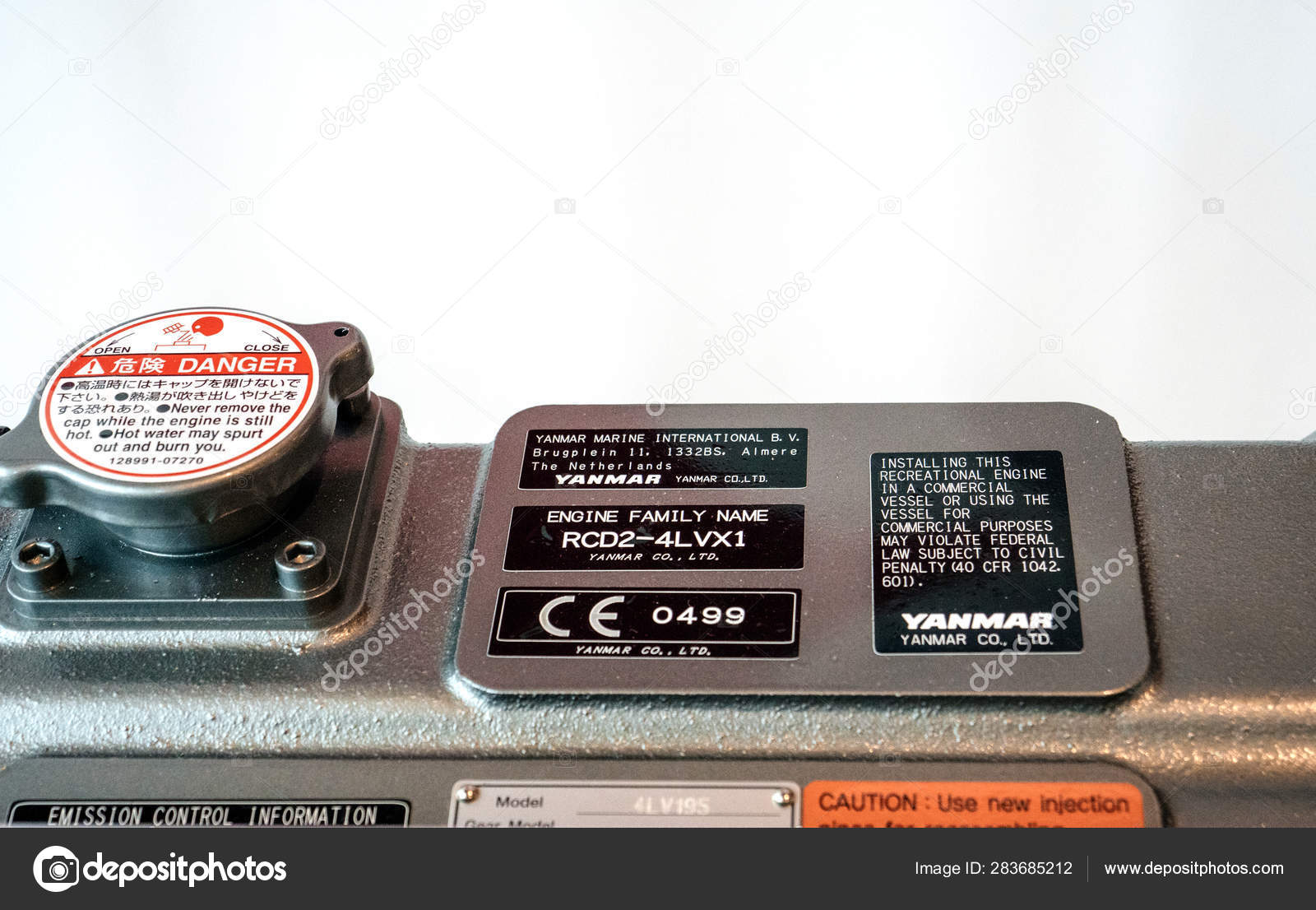 Placa de identidad Yanmar Motor diesel japonés — Foto editorial de ...