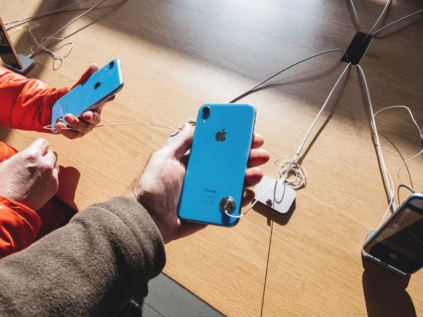 Iphone store Stock Photos, Royalty Free Iphone store Images | Depositphotos