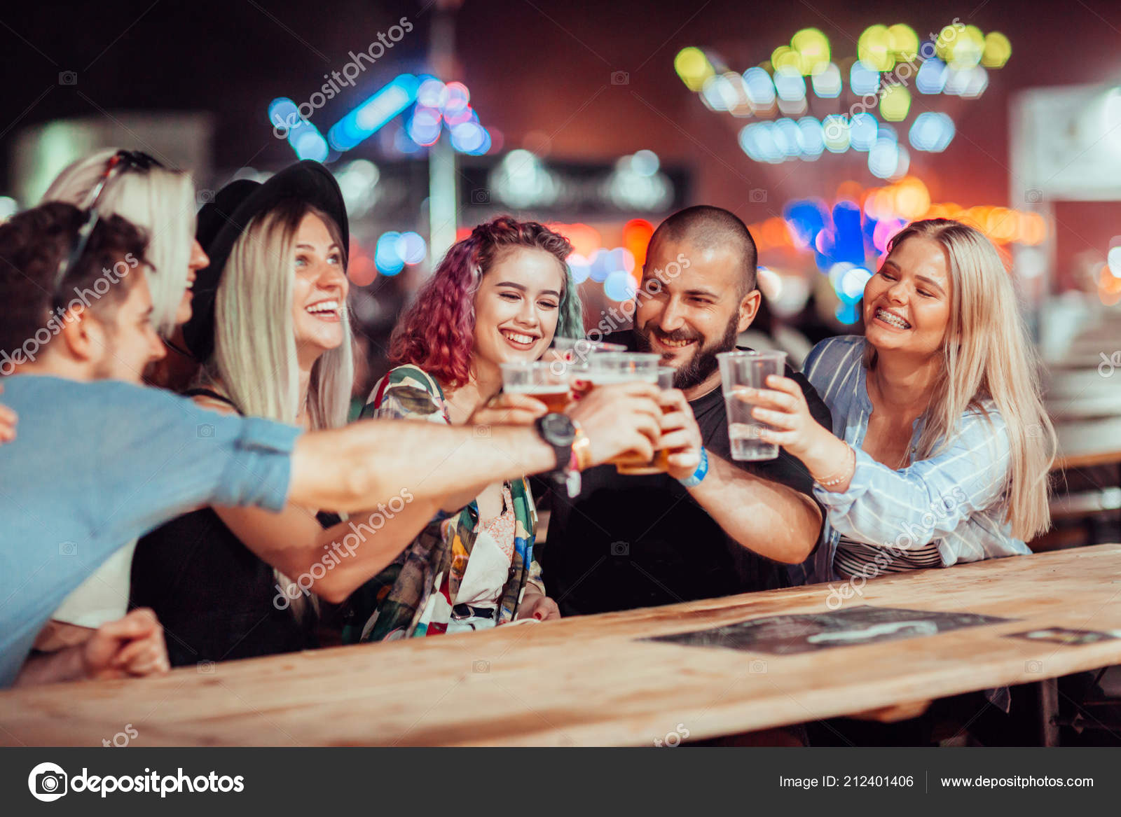 Group Young People Having Fun Drinking Beer While Sitting Pub — Stock ... Group Young People Having Fun Drinking Beer While Sitting Pub — Stock ...