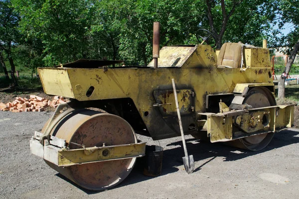 Oude russische bulldozer Stock Photos, Royalty Free Oude russische ...