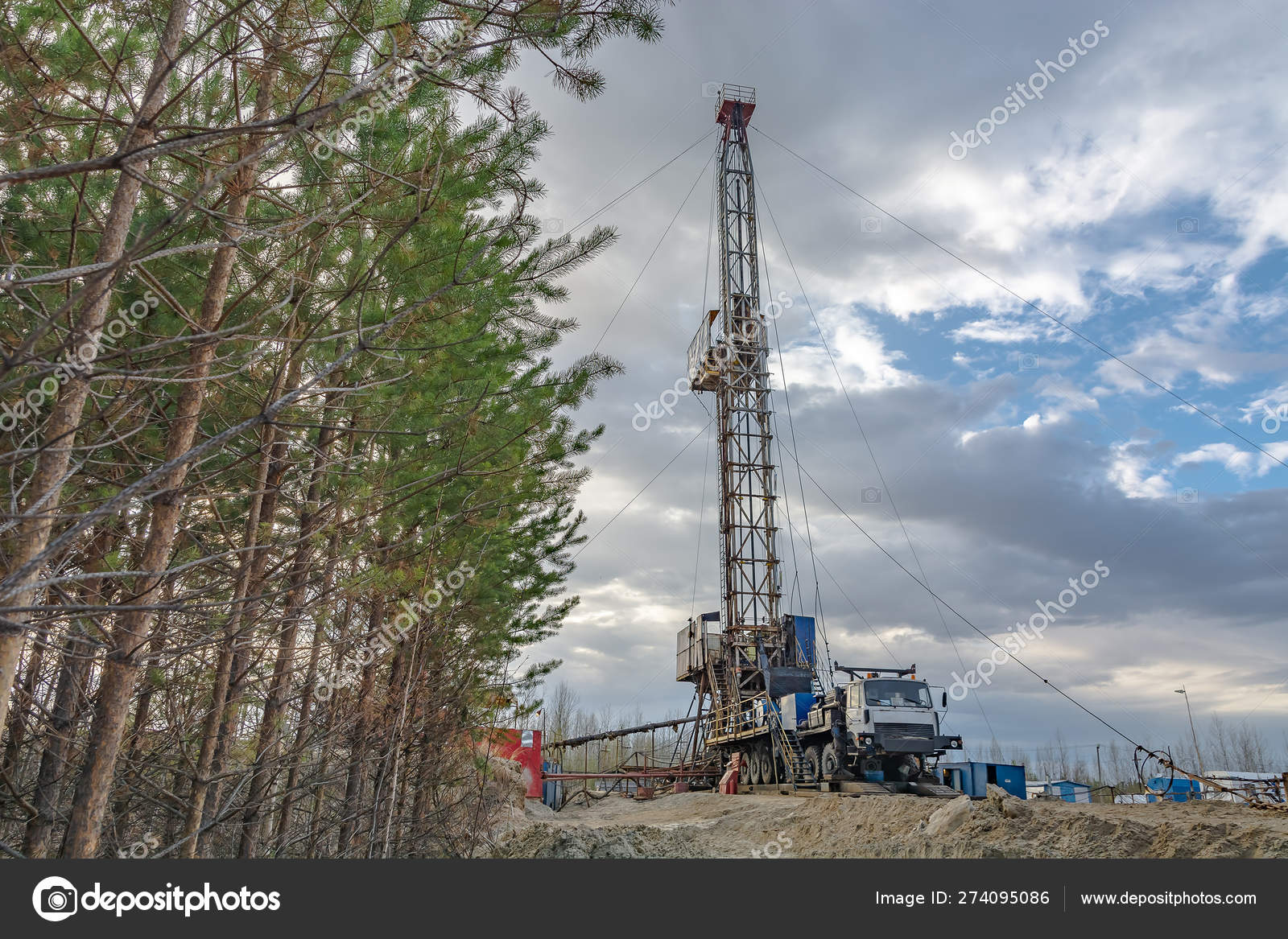 Drilling Deep Well Mobile Drilling Rig Oil Gas Field Field — Stock ...