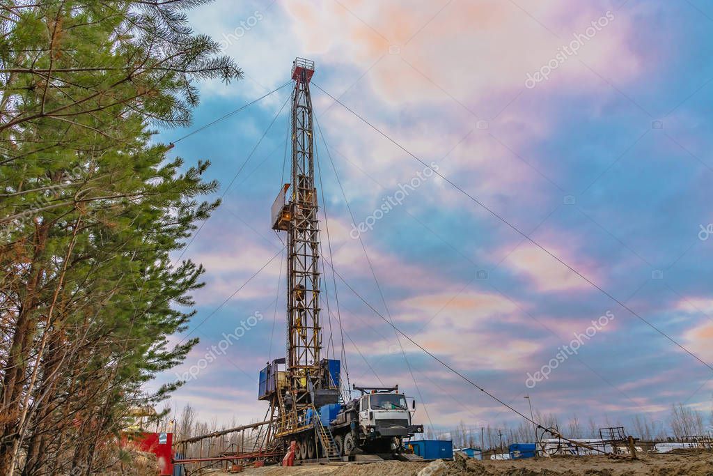 Perforación de un pozo profundo plataforma de perforación móvil en un ...