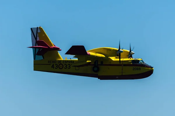 Small amphibious aircraft Stock Photos, Royalty Free Small amphibious ...