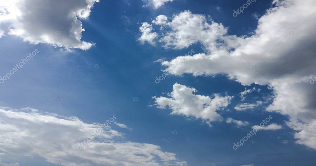 hermoso cielo azul con nubes background.Sky nubes clouds.Sky con nubes tiempo naturaleza nubes ...