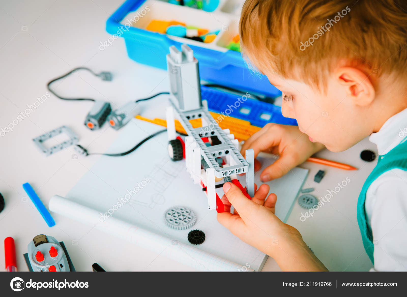 Robot de construcción infantil en la escuela de tecnología robótica ...