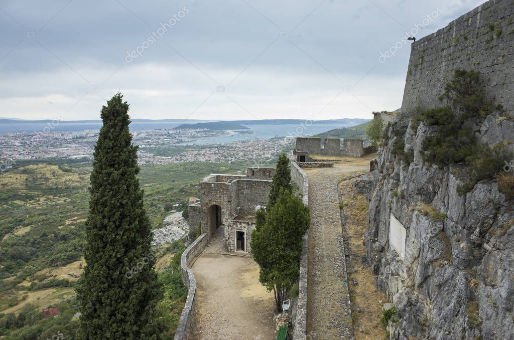 Fortaleza de Klis a las afueras de la ciudad de Split en Dalmacia ...