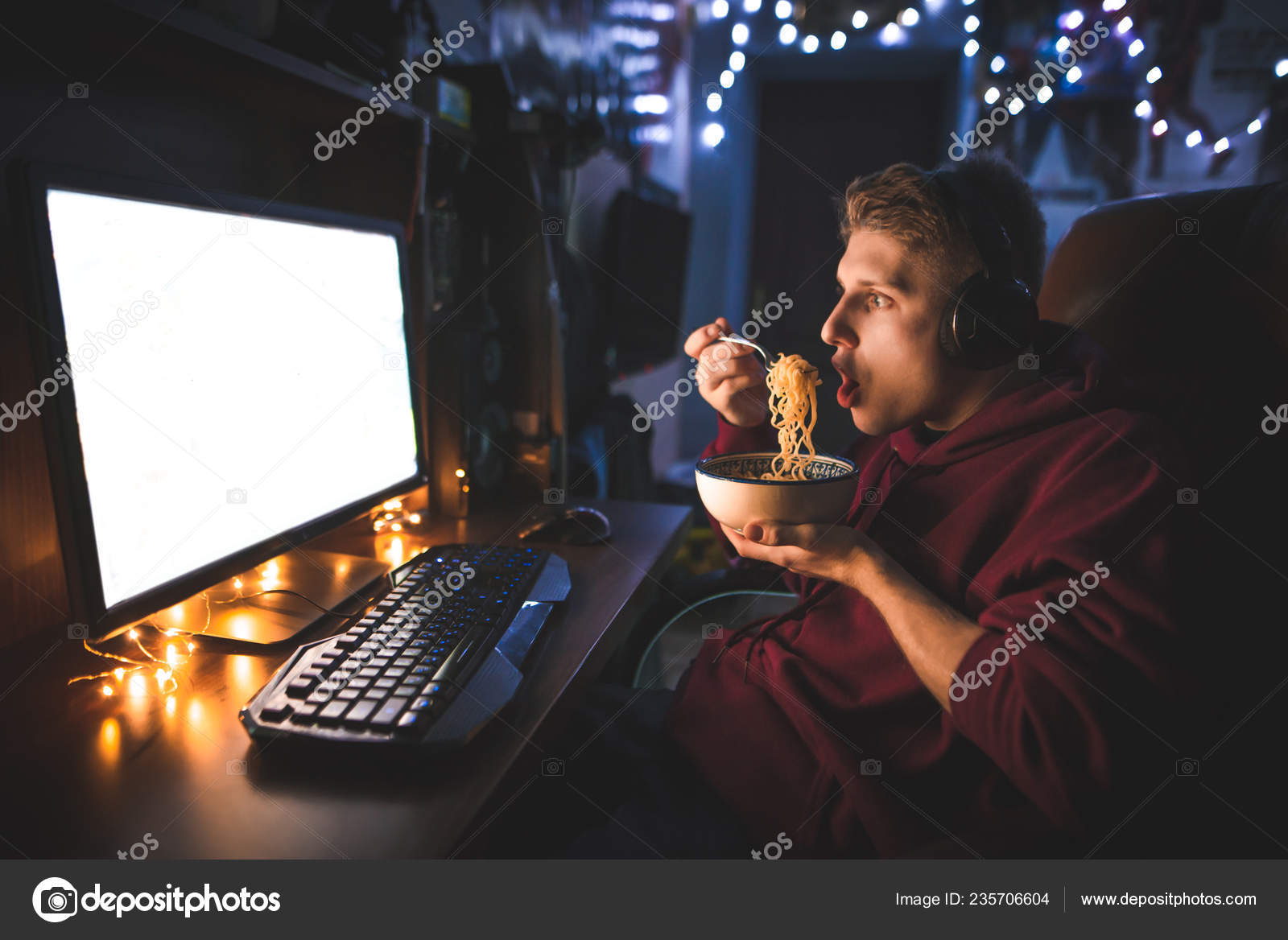 Concentrated Young Man Headphones Sitting Table Computer Eating Quick ...