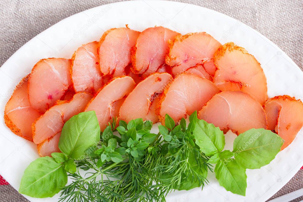 Basturma de pechuga de pollo casera, vista superior, horizontal 2023