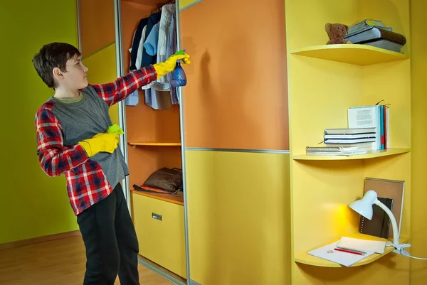 285 ilustraciones de stock de Niños limpiando cuarto | Depositphotos