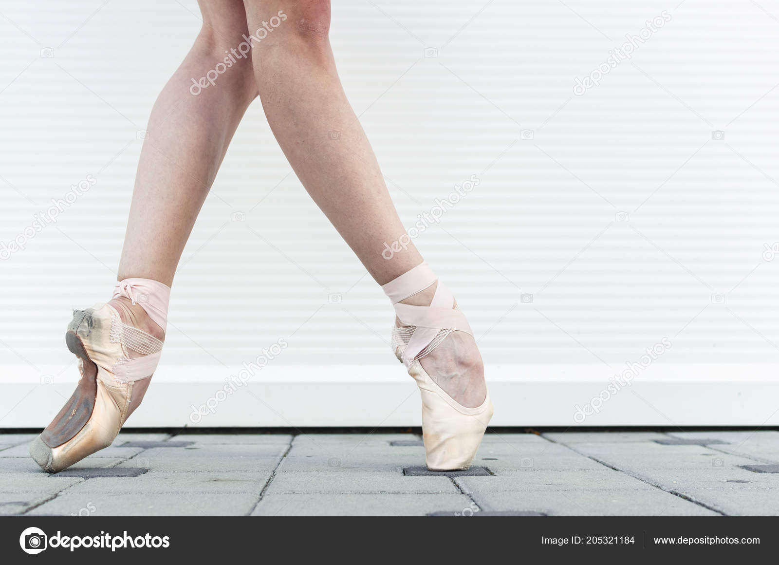 Ноги Балерины Балетной Обуви Закрыть стоковое фото ©focusandblur 205321184