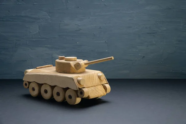 Wood tank on blue painted background. Wooden toy tank studio shot ...