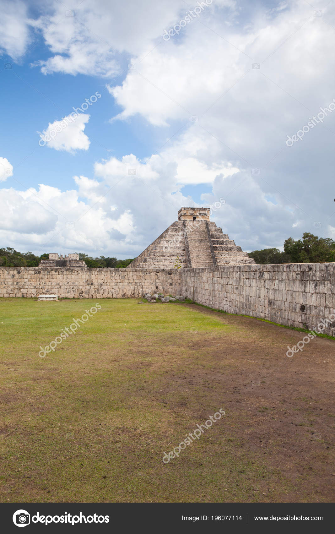 Majestic Ruins Chichen Itza Mexico Chichen Itza Complex Mayan Ruins ...