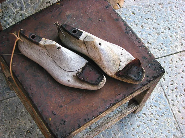 Ragged shoes Stock fotók, Ragged shoes Jogdíjmentes képek | Depositphotos