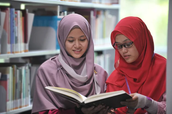 Muslim college student Stock Photos, Royalty Free Muslim college ...