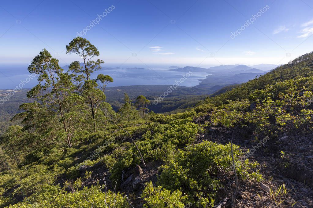 Vista de las islas desde una caminata hasta la cima del Monte Egon en ...