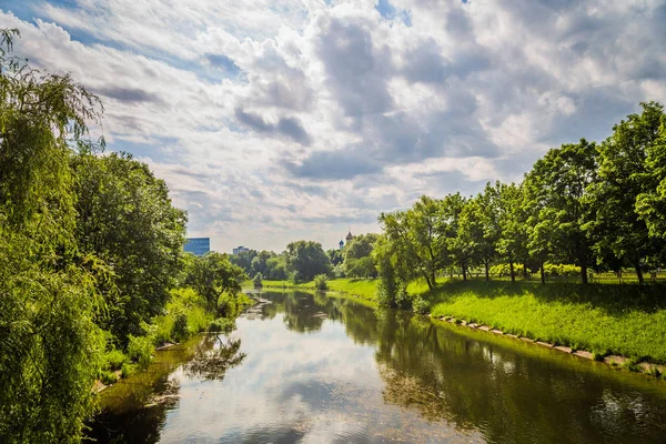 Beautiful Garden Park Green Tree River Side — Stock Photo © Peryn ...