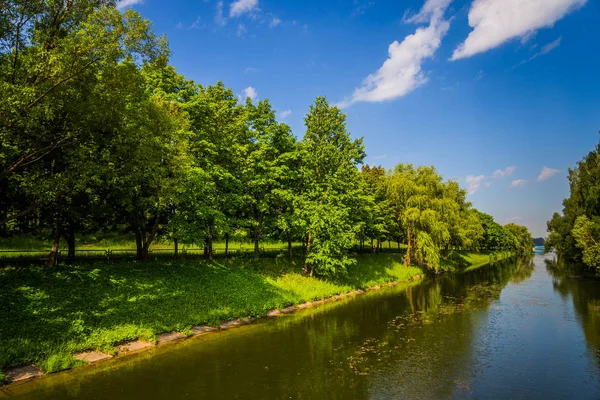 Beautiful Garden Park Green Tree River Side — Stock Photo © Peryn ...