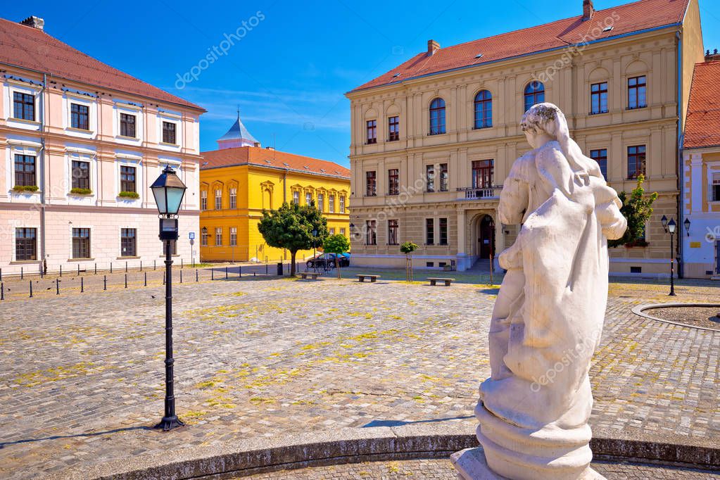 Plaza de la Santa Trinidad en Tvrdja ciudad histórica de Osijek, región ...