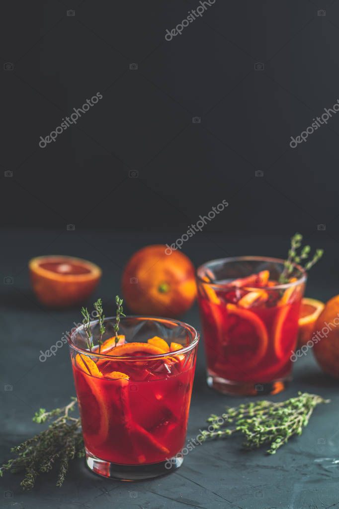 Sangre de naranja espumoso Vodka cóctel o Campari licor alcohólico ...
