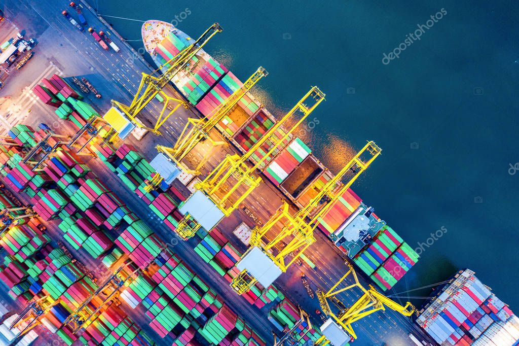 Buque de carga de contenedores en negocios de exportaci n de importaci n log stica por la noche 2024