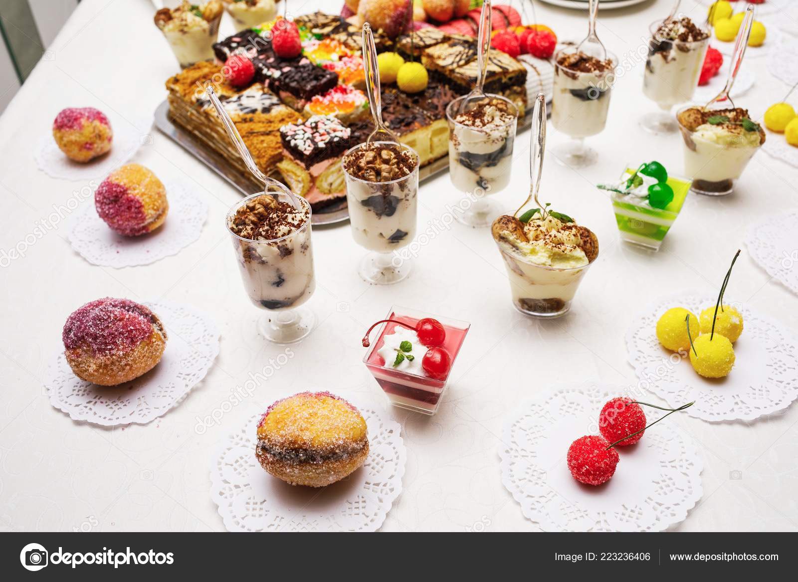 Candy Bar. Delicious sweet buffet with cupcakes. Stock Photo by ...