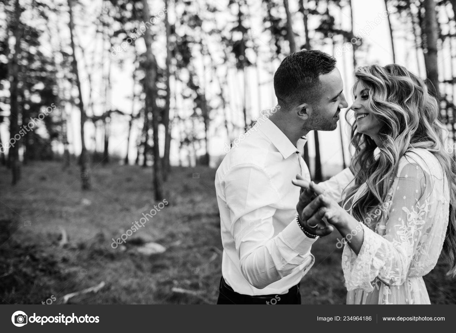 Beautiful Couple Love Forest — Stock Photo © VAKSMANV101 #234964186