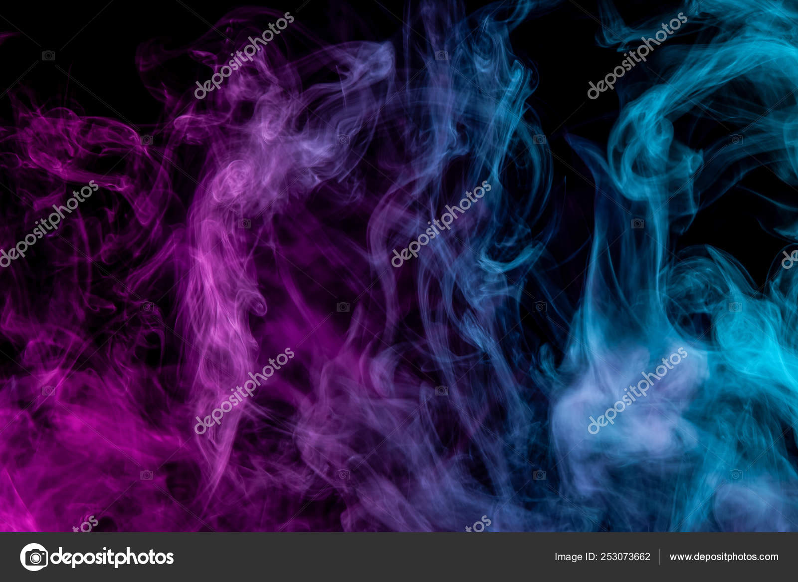 Humo De Colores Sobre Fondo Negro