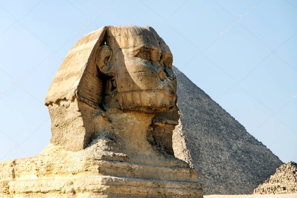 Gran Esfinge y Pirámide de Giza durante el día, Egipto 2024