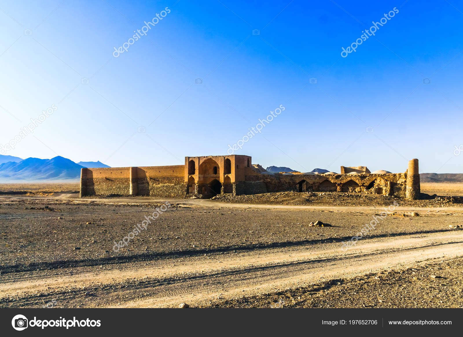 View Abonded Caravansarai Desert Varzaneh Iran Stock Photo by ...