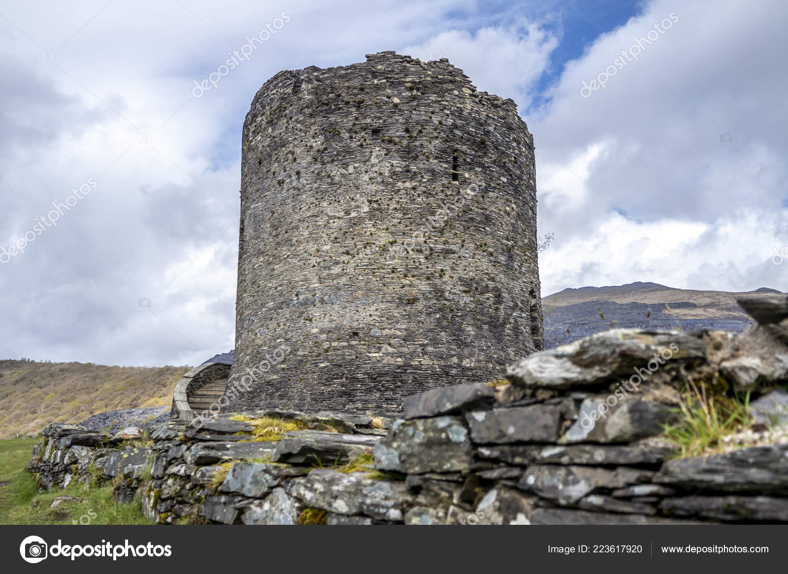 Dolbadarn Castle at Llanberis in Snowdonia National Park in Wales Stock ...