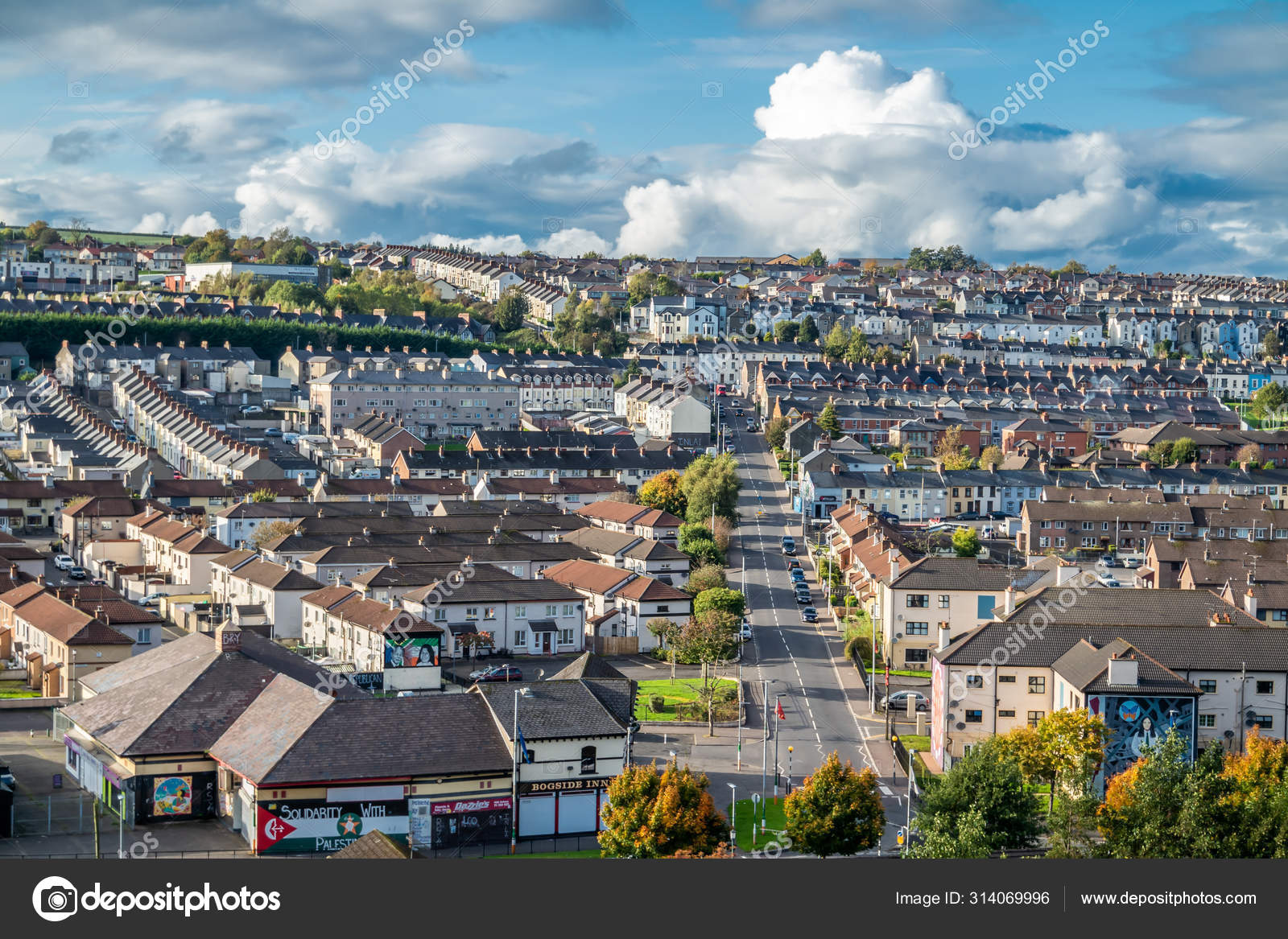 Aerial view of Derry, Londonderry in Northern Ireland – Stock Editorial ...