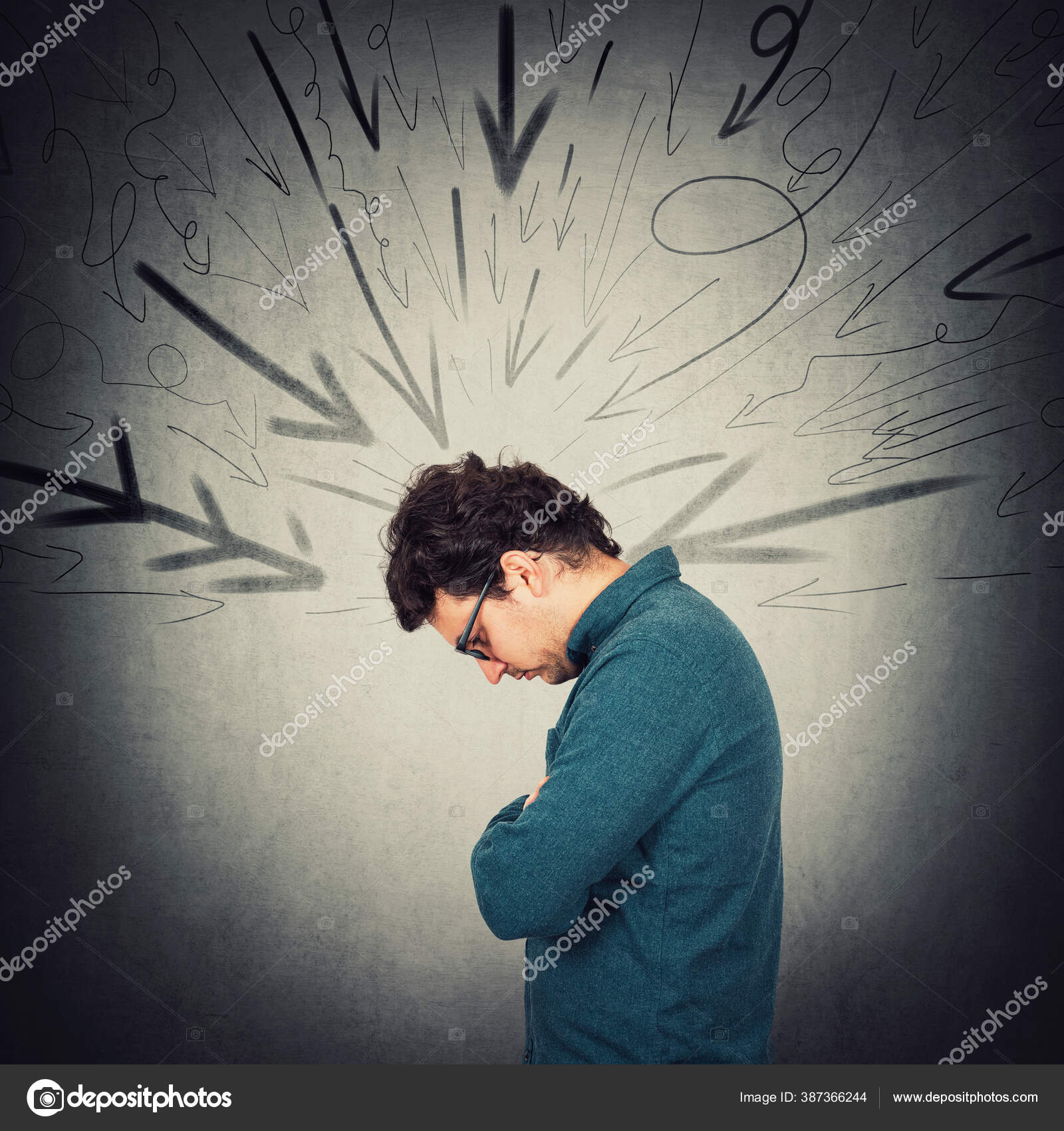 Persona Mirando Hacia Abajo