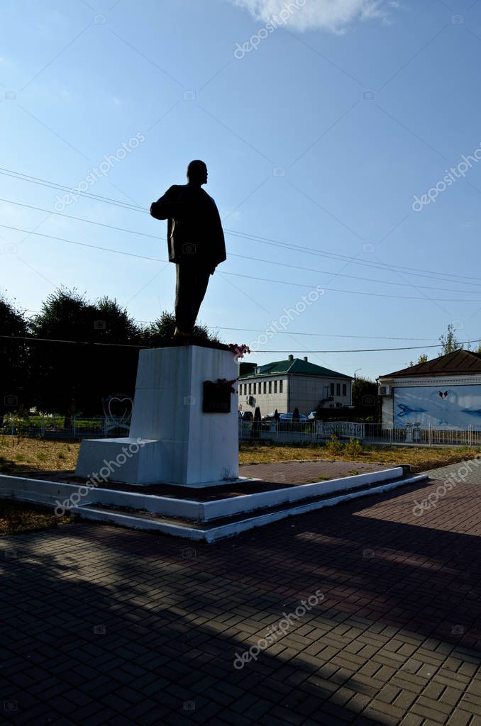 Tarusa, Rusia - 13 de septiembre de 2019: Monumento a Lenin 2024