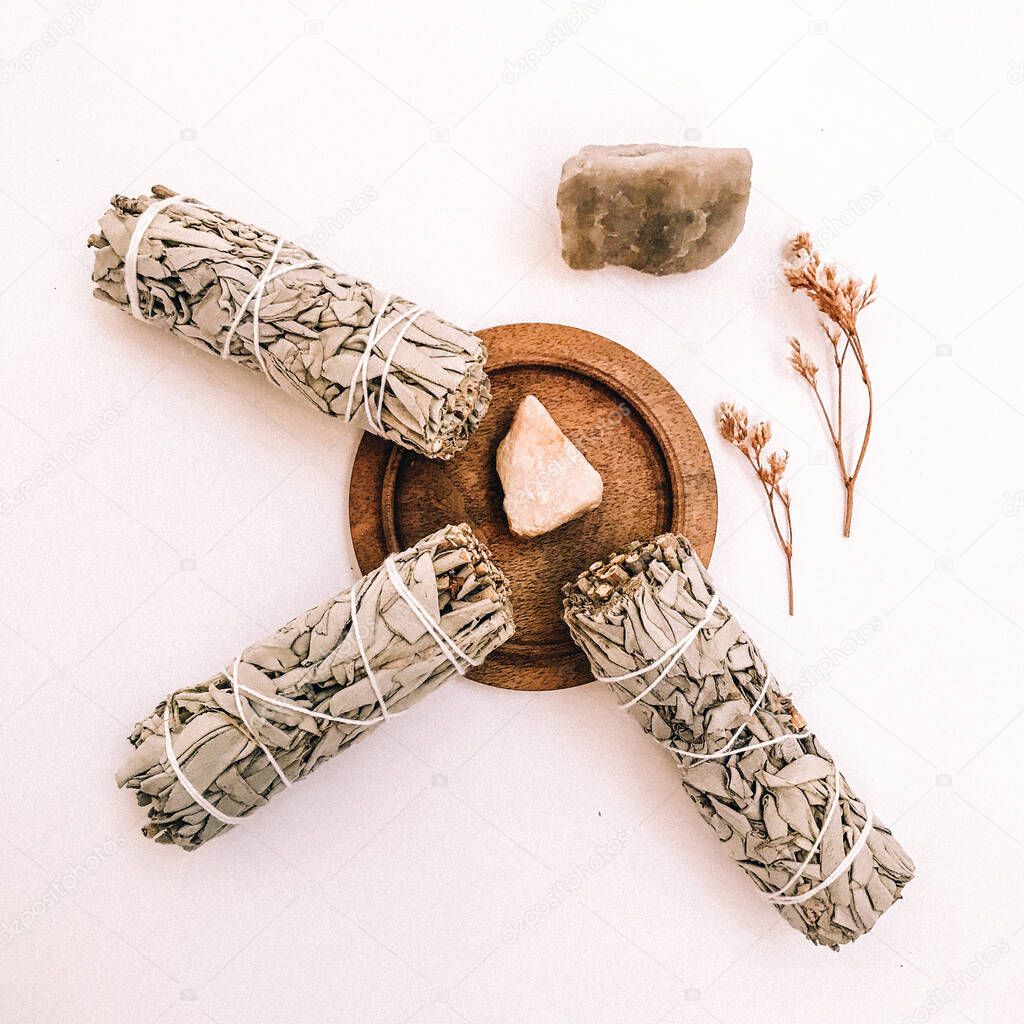 Incienso natural Salvia Blanca y Palo Santo. Árbol sagrado de América del Sur, color cuadrado ...