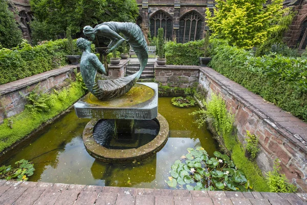 Chester, Reino Unido - 31 de julio de 2018: La hermosa escultura Water ...