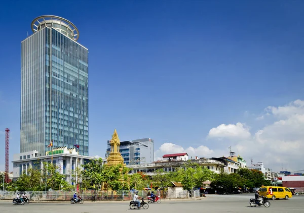 Tour Canadia Bank gratte-ciel dans le centre de Phnom Penh ville ...