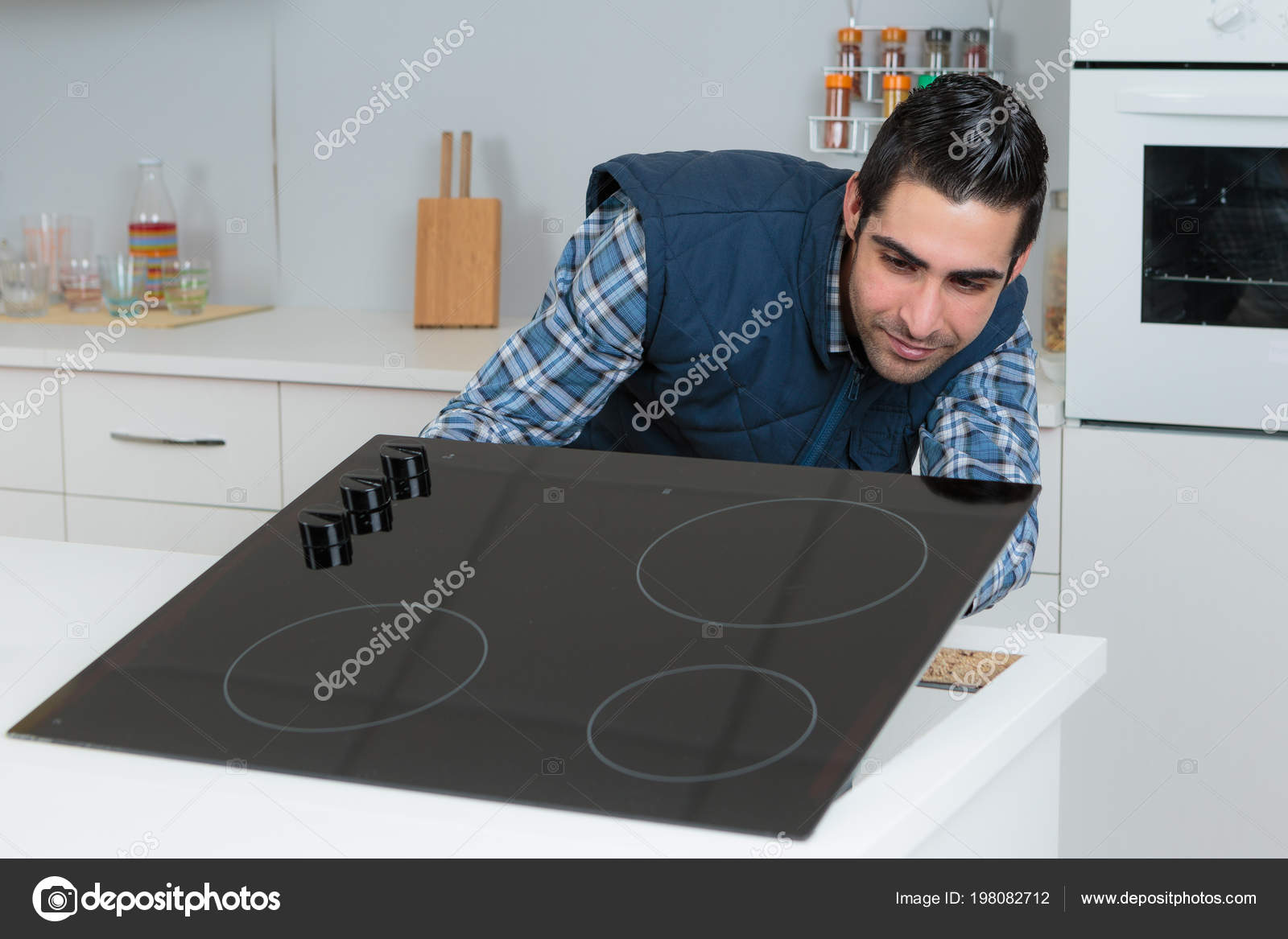 Fitting the hob and work Stock Photo by ©photography33 198082712