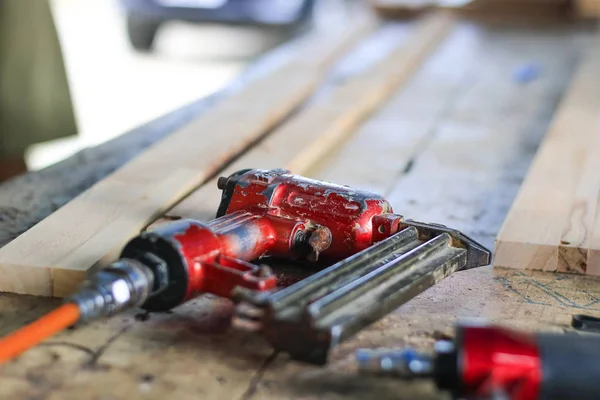 Forage du bois images libres de droit, photos de Forage du bois ...