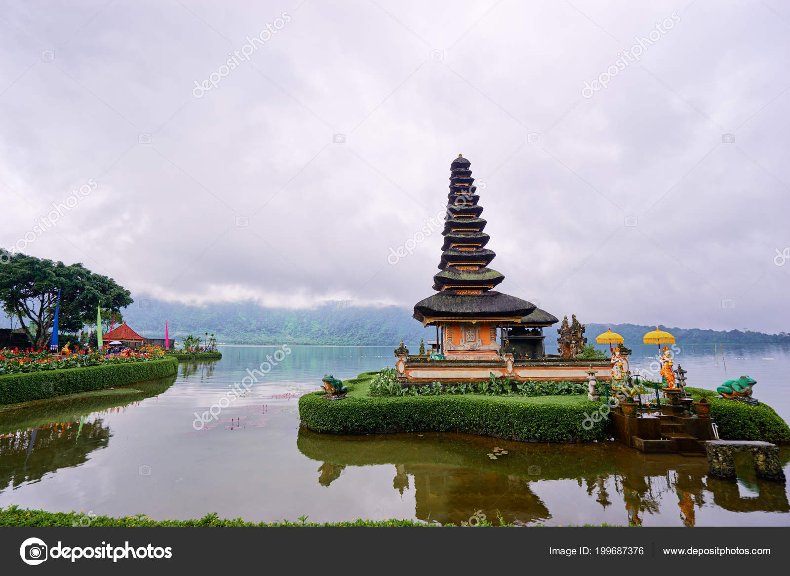 Templo Hindu Pura Ulun Danu Lago Bratan Bali Indonésia — Foto © luengo ...