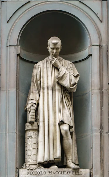 Niccolo Machiavelli statue in the courtyard of the Uffizi Galler ...